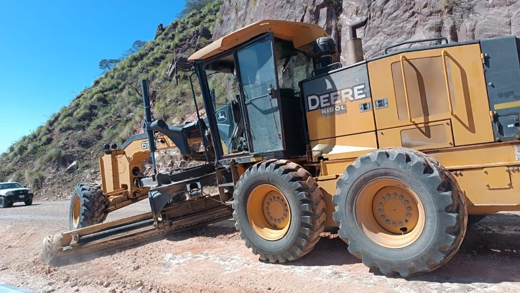 EL SERECA ACONDICIONA LA RUTA HACIA CARAPARÍ EN EL TRAMO CAMPO PAJOSO ...