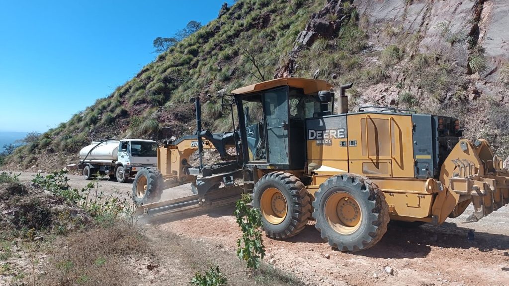 EL SERECA ACONDICIONA LA RUTA HACIA CARAPARÍ EN EL TRAMO CAMPO PAJOSO ...