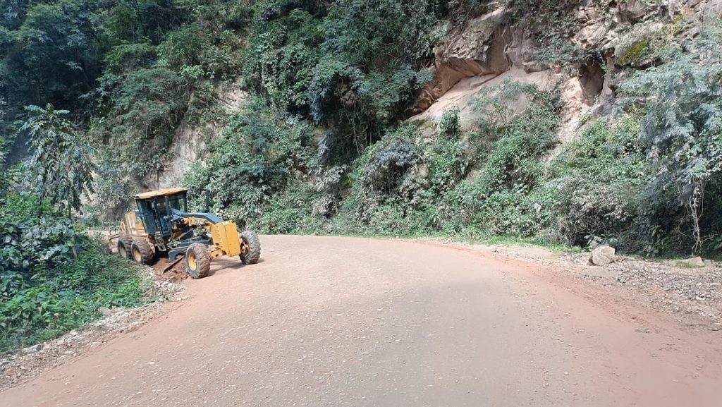 EL SERECA ACONDICIONA LA RUTA HACIA CARAPARÍ EN EL TRAMO CAMPO PAJOSO ...